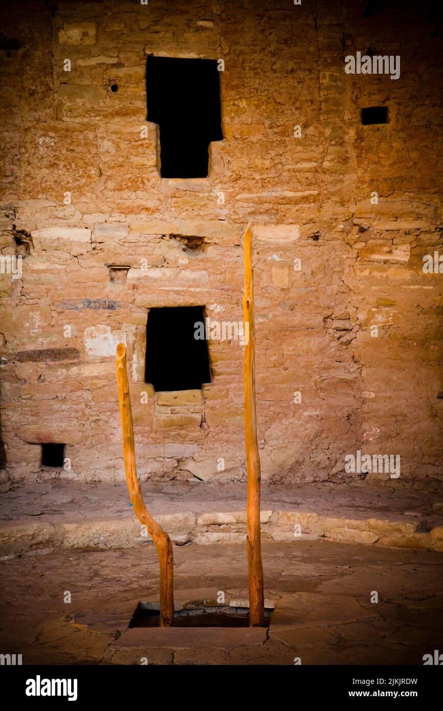 Cliff Dweller cottonwood ladder at the kiva entrance of Spruce Tree ...