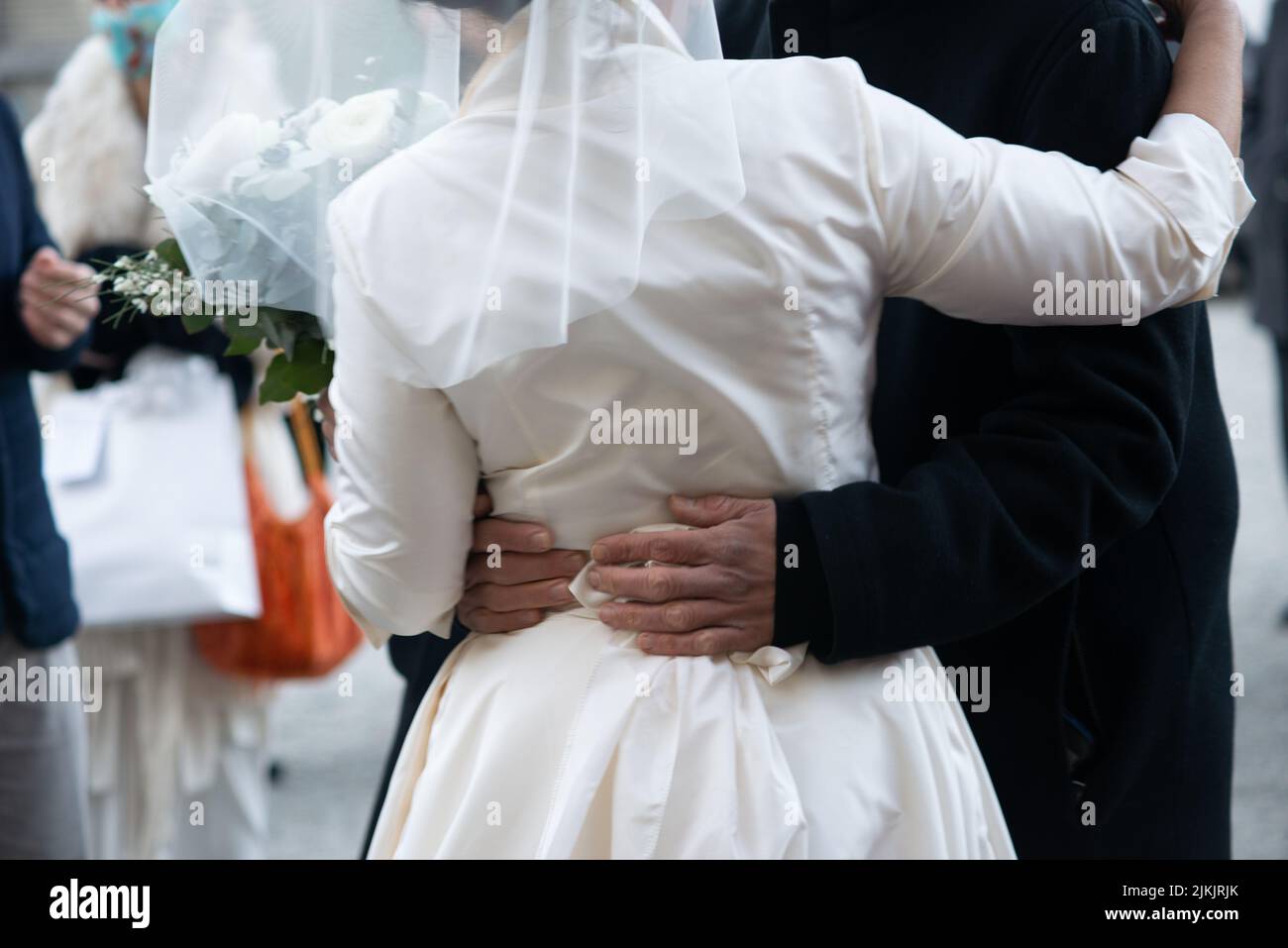 Married couple hugging hi-res stock photography and images - Alamy