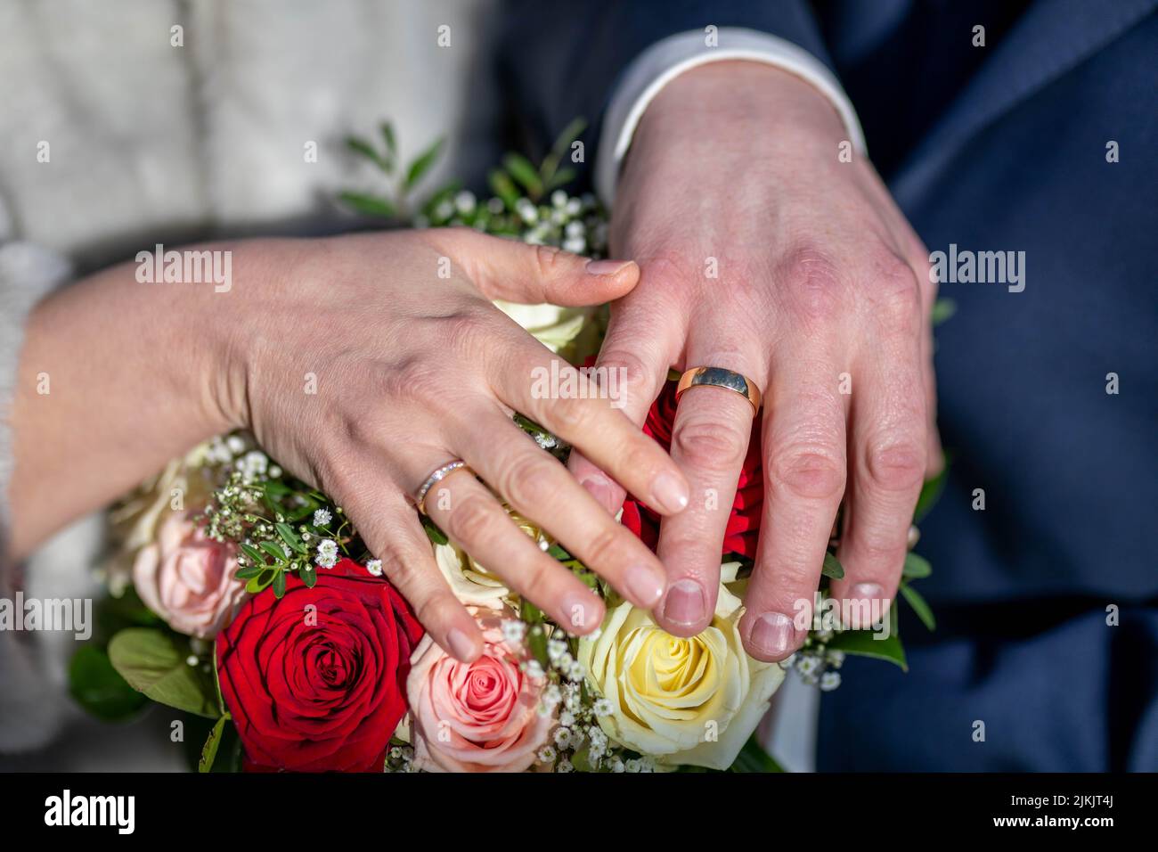Wedding rings hands hi-res stock photography and images - Alamy