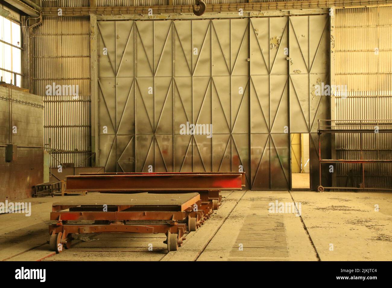 Industrial ceiling hi-res stock photography and images - Alamy