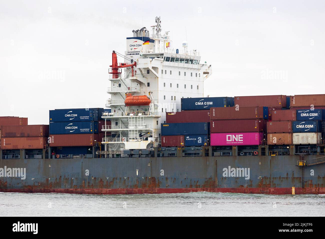 Full containers hi-res stock photography and images - Alamy