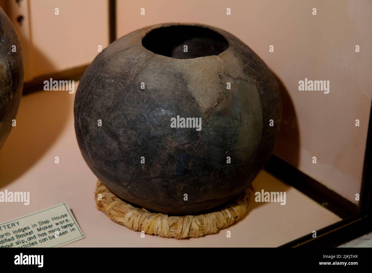 Native american cooking pots hi-res stock photography and images - Alamy