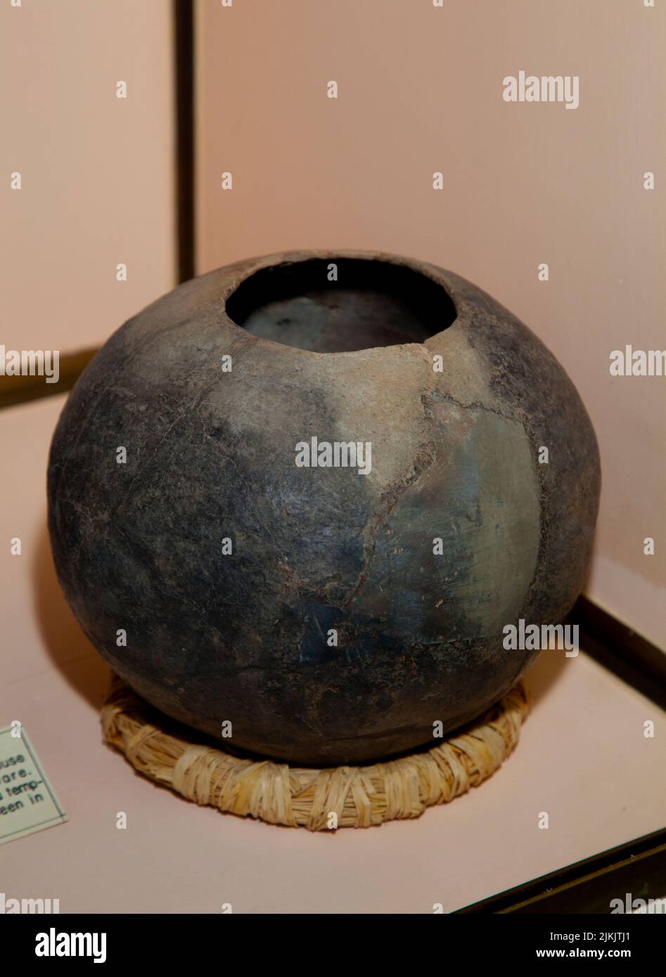 Pottery from the earth lodges in Step House Cove is typical Modified ...