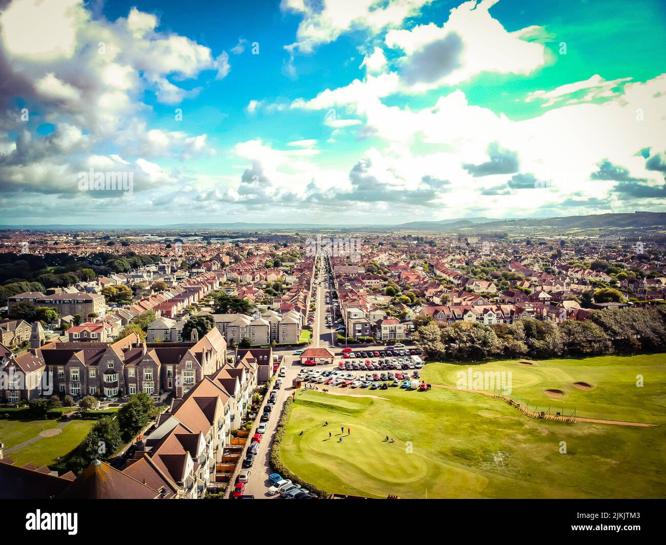 Birds over building hi-res stock photography and images - Alamy