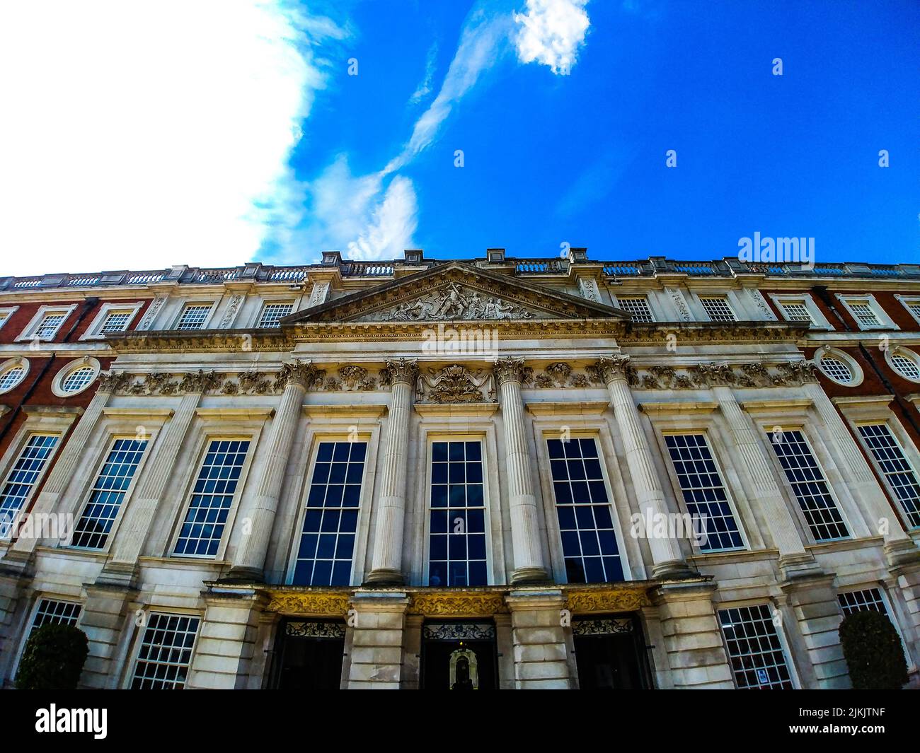 Hampton court palace henry viii hi-res stock photography and images - Alamy