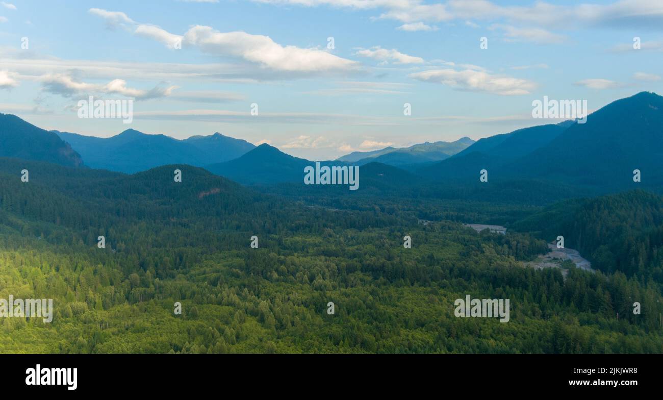 Cascade mountain range hi-res stock photography and images - Alamy