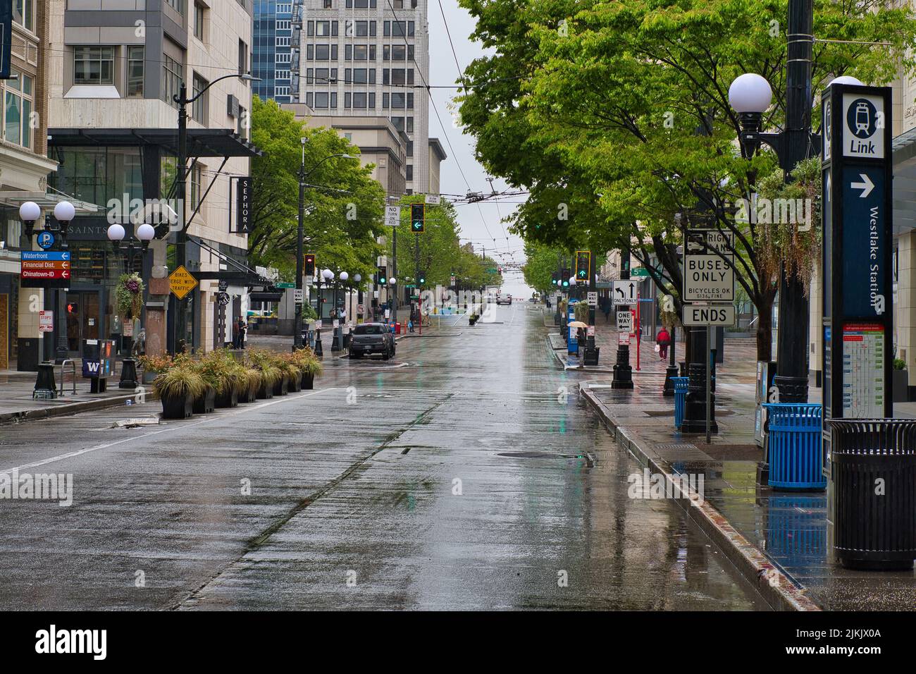 SEATTLE, WASHINGTON U.S.A. 04 22 2020 A DESERTED WEST LAKE MALL AREA ...