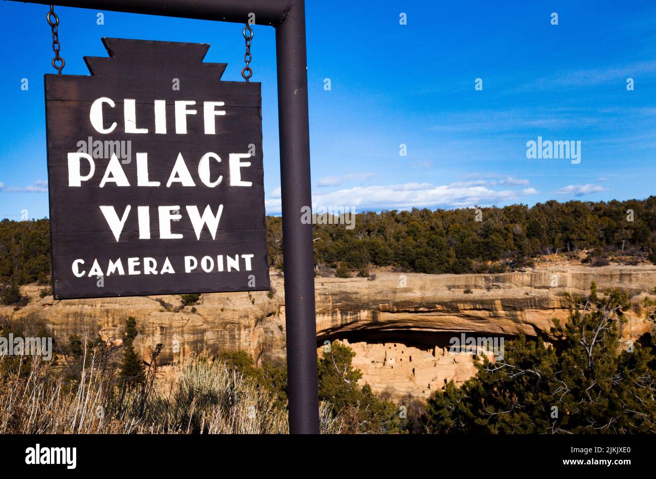 Cliff Palace view point overlooks cliff dweller ruins. Mesa Verde ...