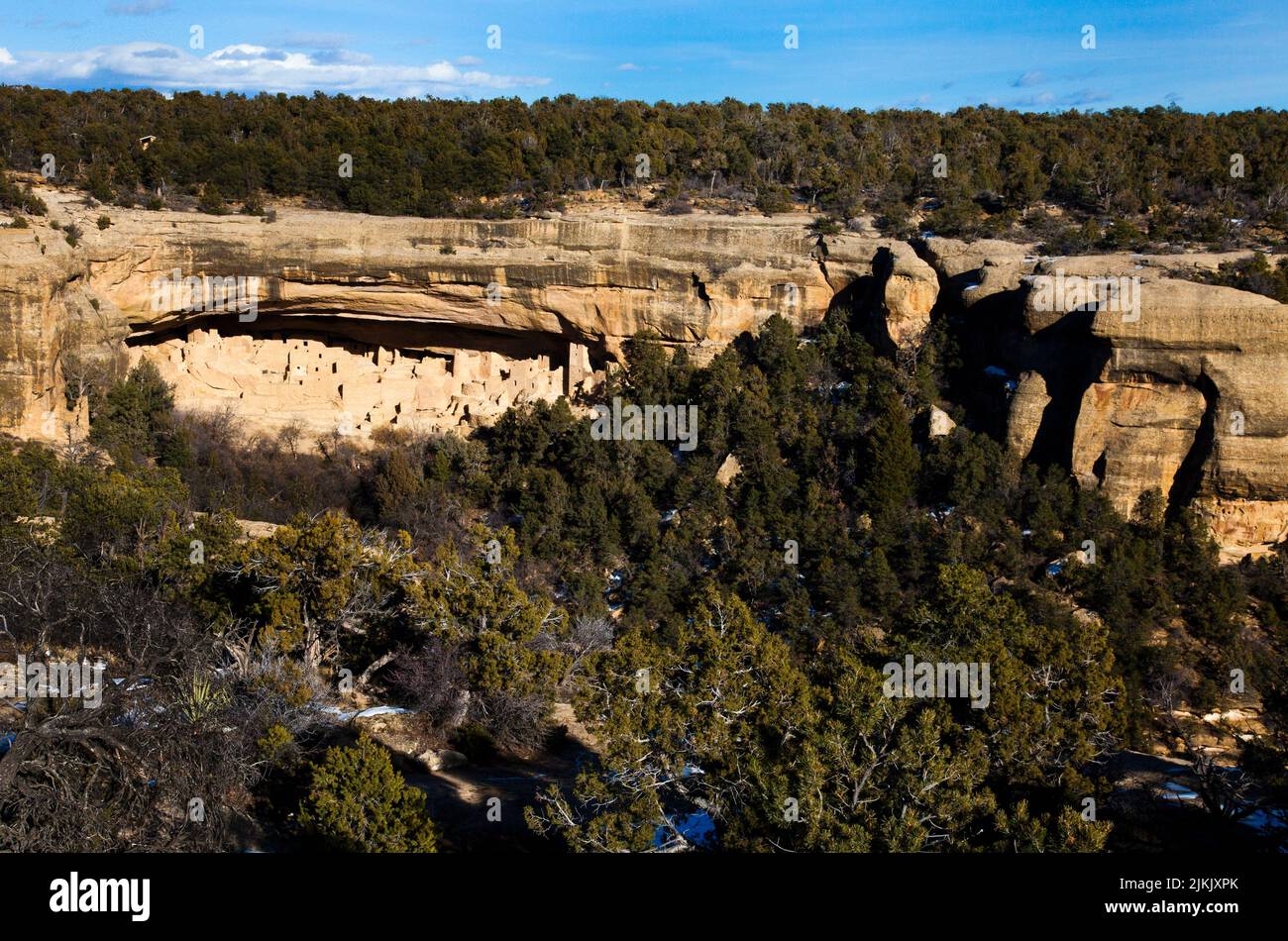 Cliff Palace view point overlooks cliff dweller ruins. Mesa Verde ...