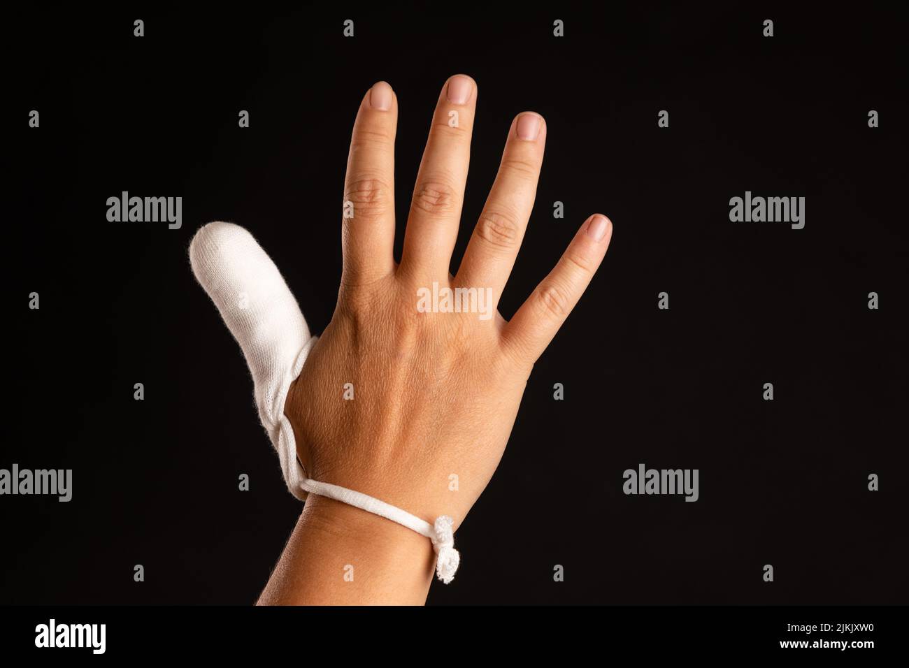 Bandaged thumb hi-res stock photography and images - Alamy