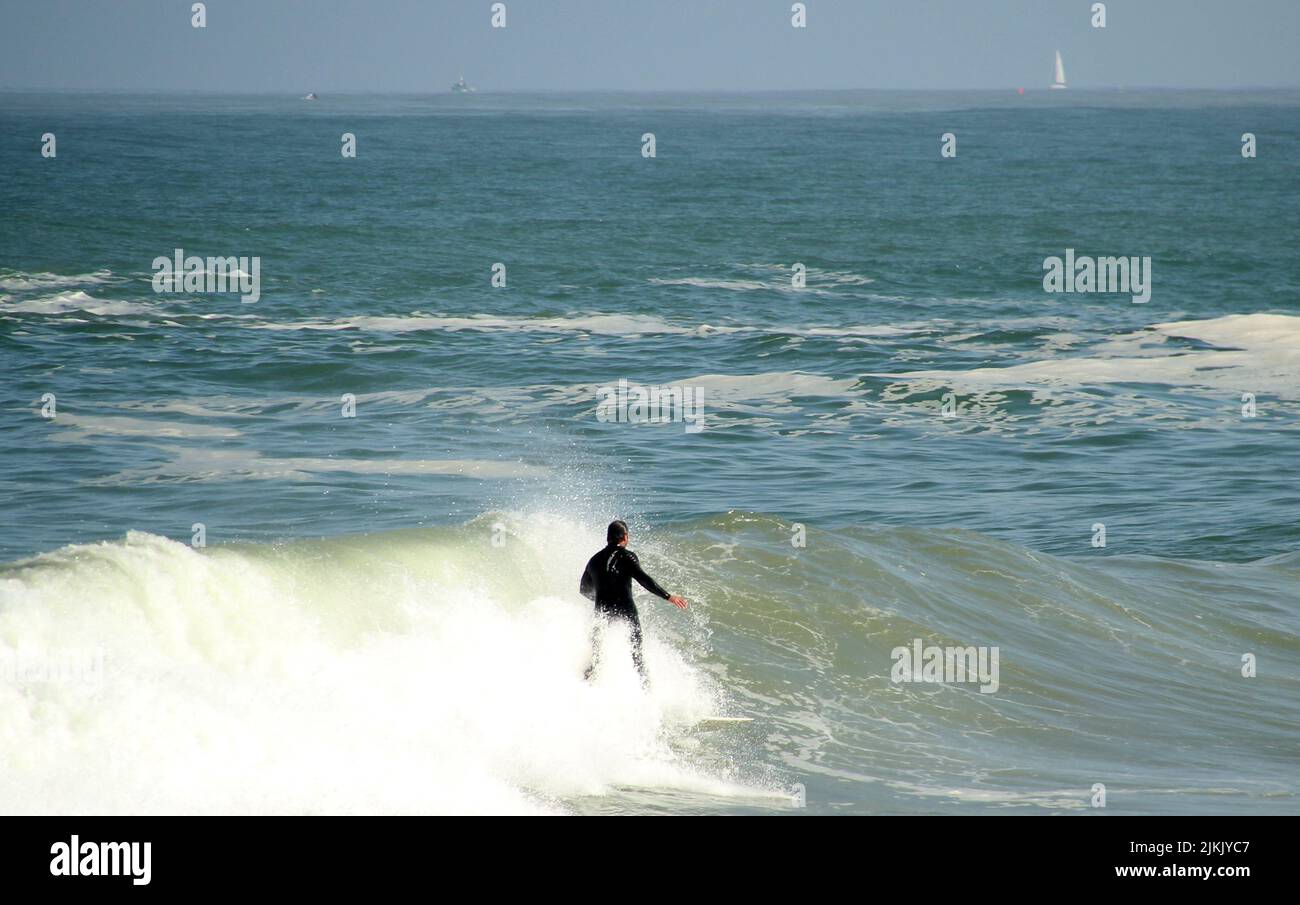 Sunny surfer hi-res stock photography and images - Alamy