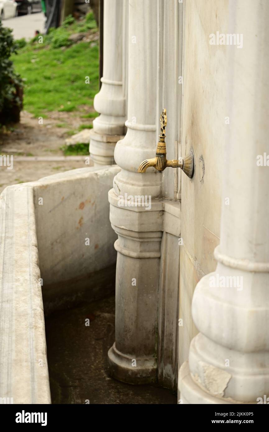 Old faucet hi-res stock photography and images - Alamy