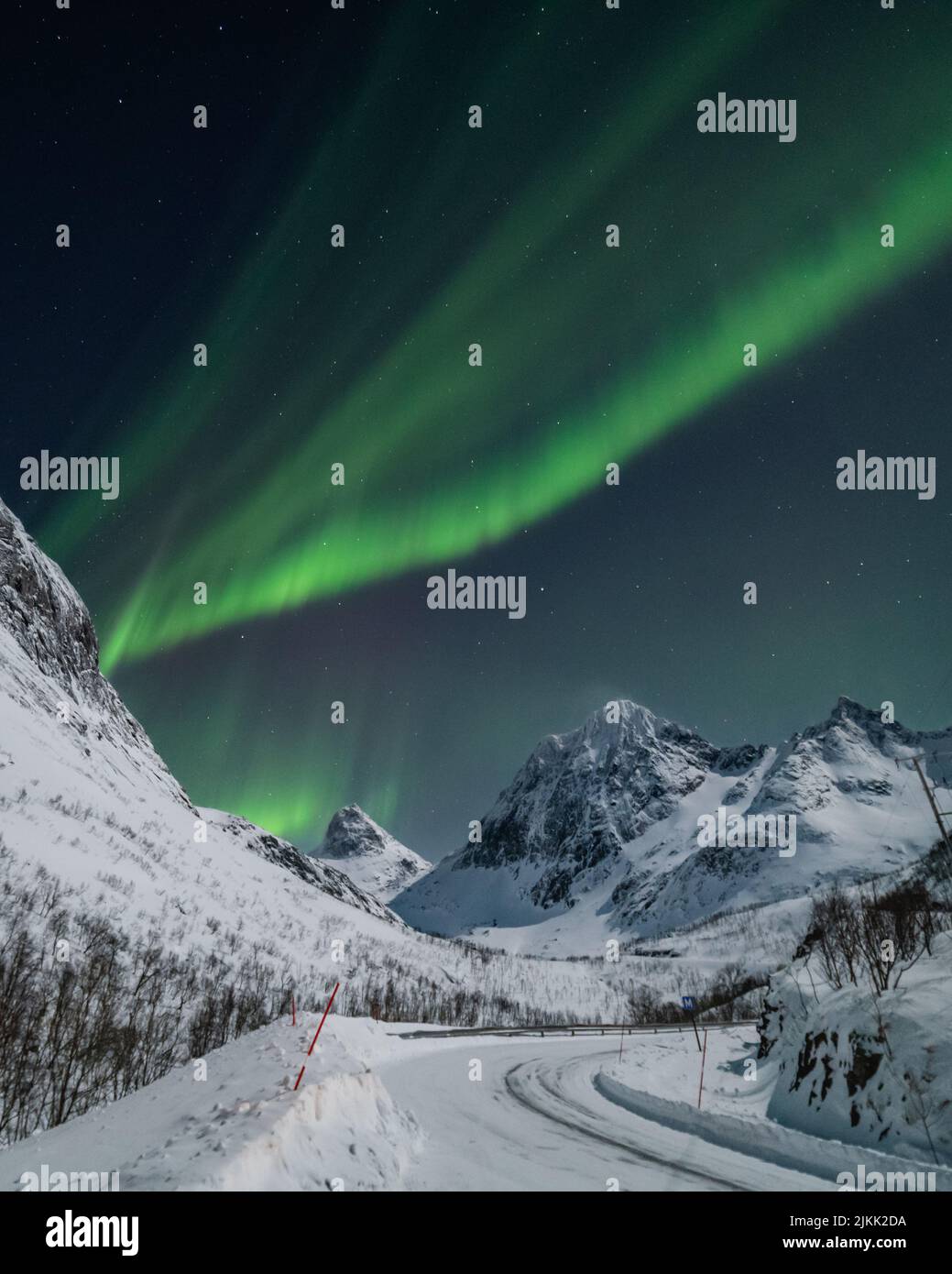 Northern lights in night sky hi-res stock photography and images - Alamy