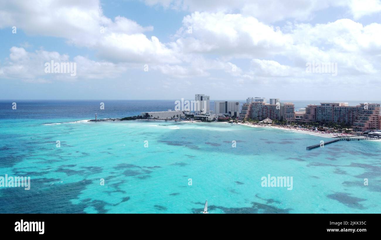 Cancun beach buildings hi-res stock photography and images - Alamy