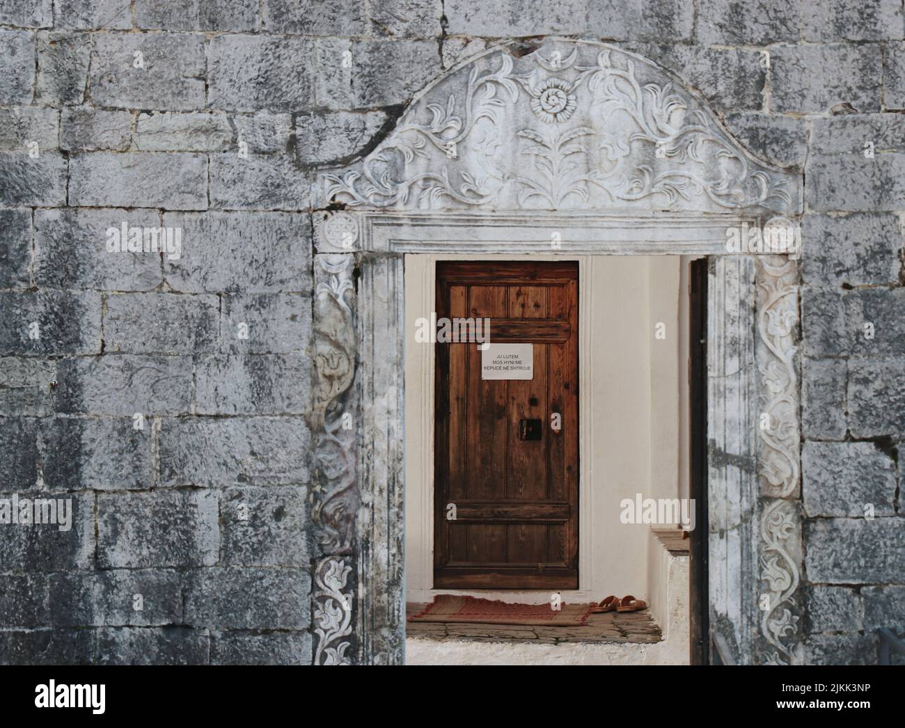 A shot of wooden door in an old building with big stones made Stock ...
