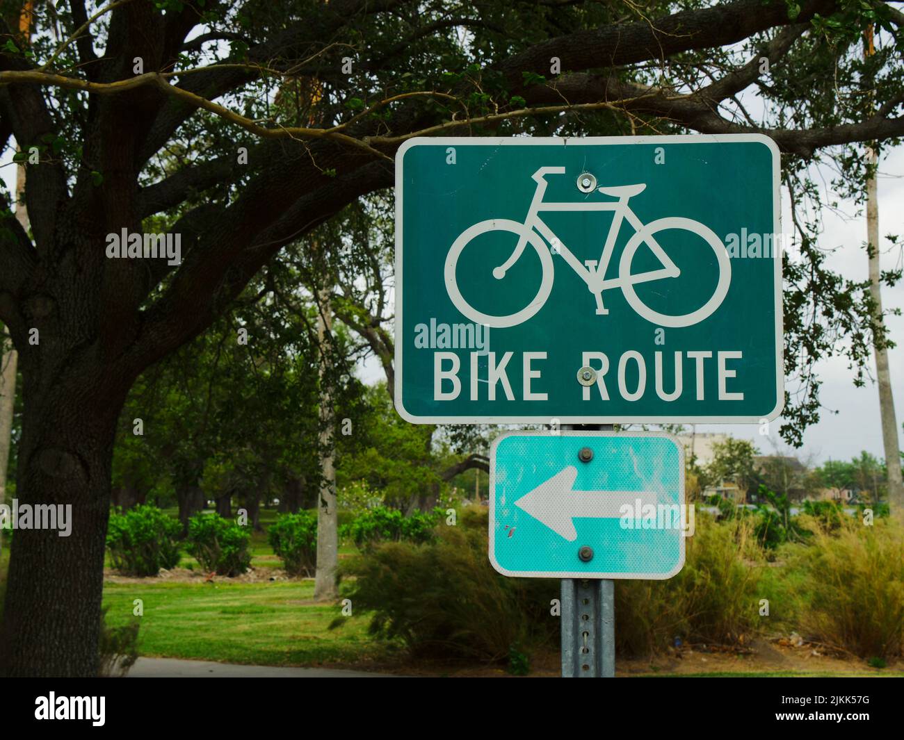 A closeup of the green bicycle route sign on the street Stock Photo - Alamy