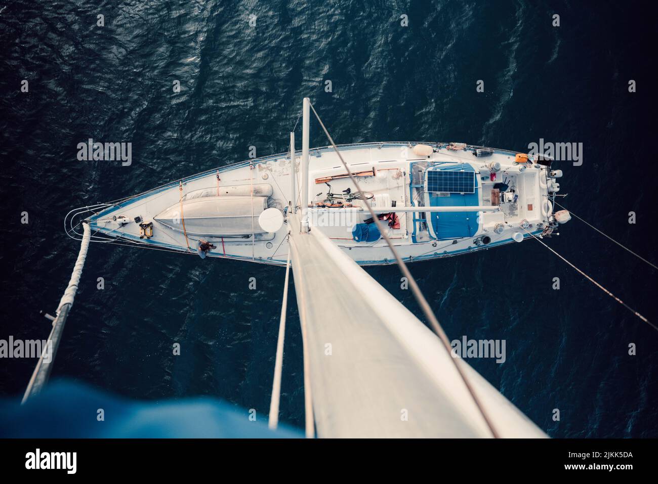 A top view of a boat sailing in the sea Stock Photo - Alamy
