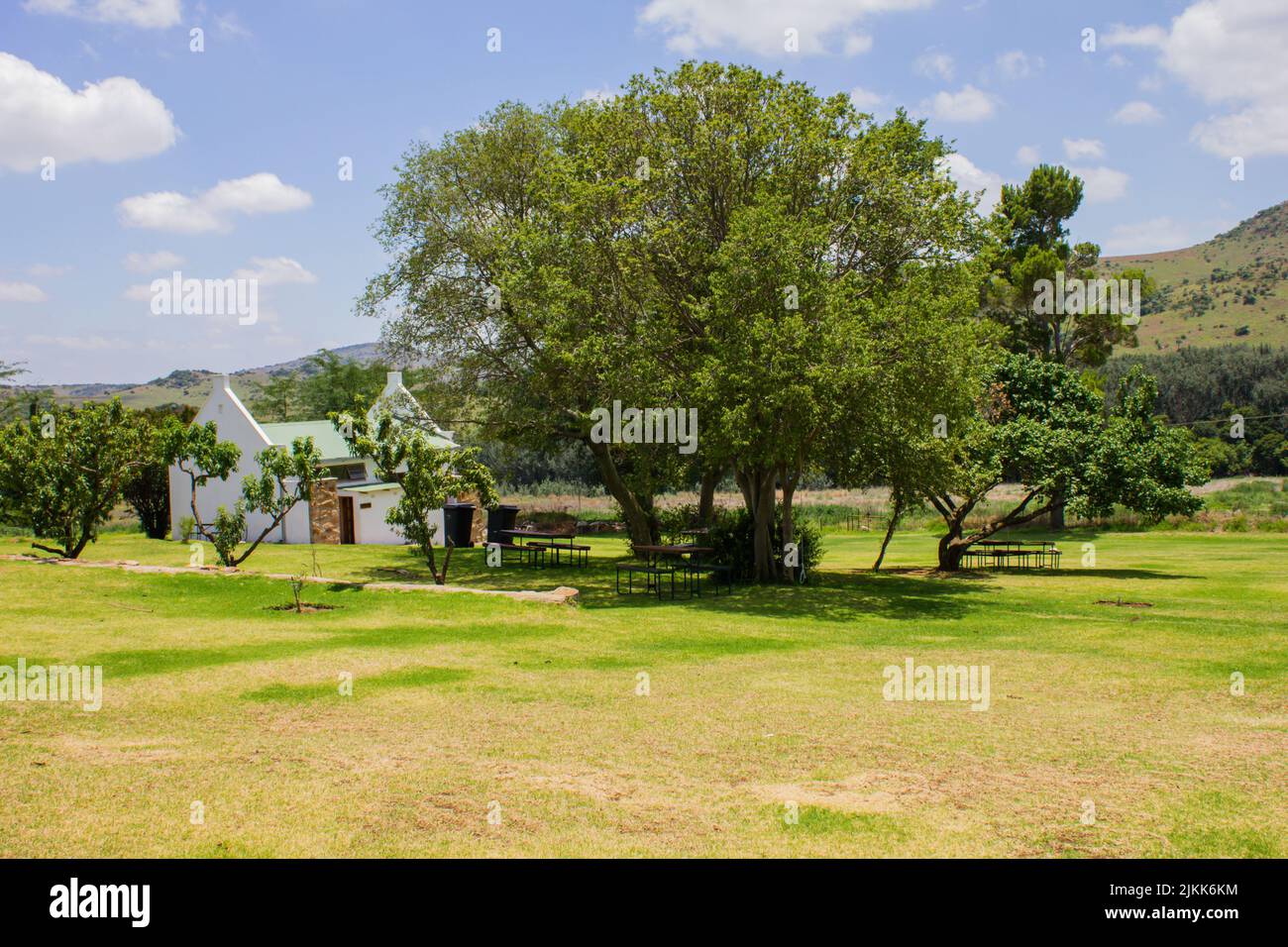 Lonely cabin trees hi-res stock photography and images - Alamy