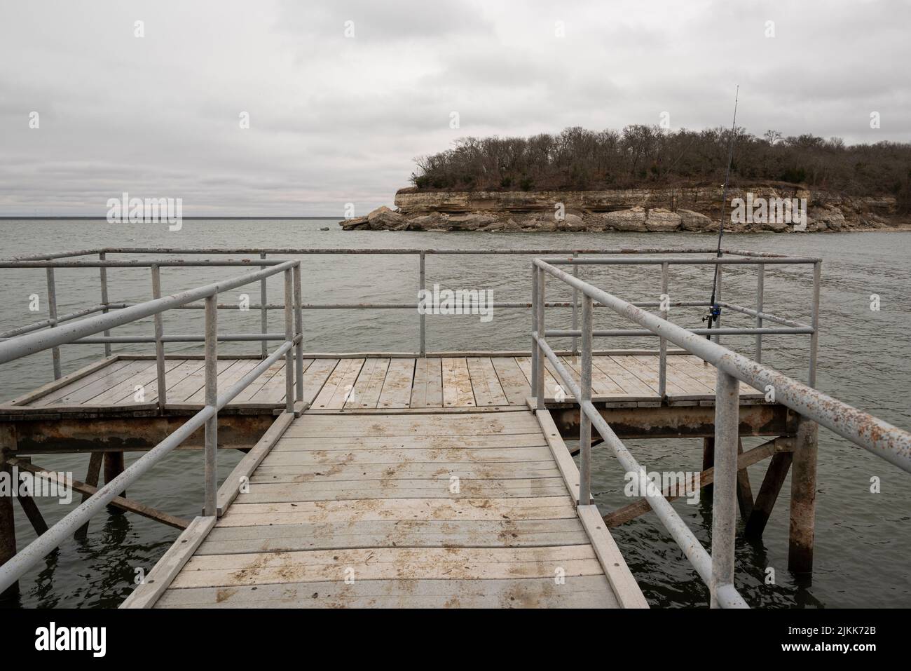An empty wooden dock on a lake in fall at Eisenhower Park, Texas Stock ...