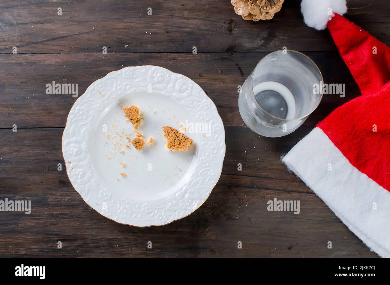 Empty plate glass from cookies and milk for Santa Clause, Christmas ...