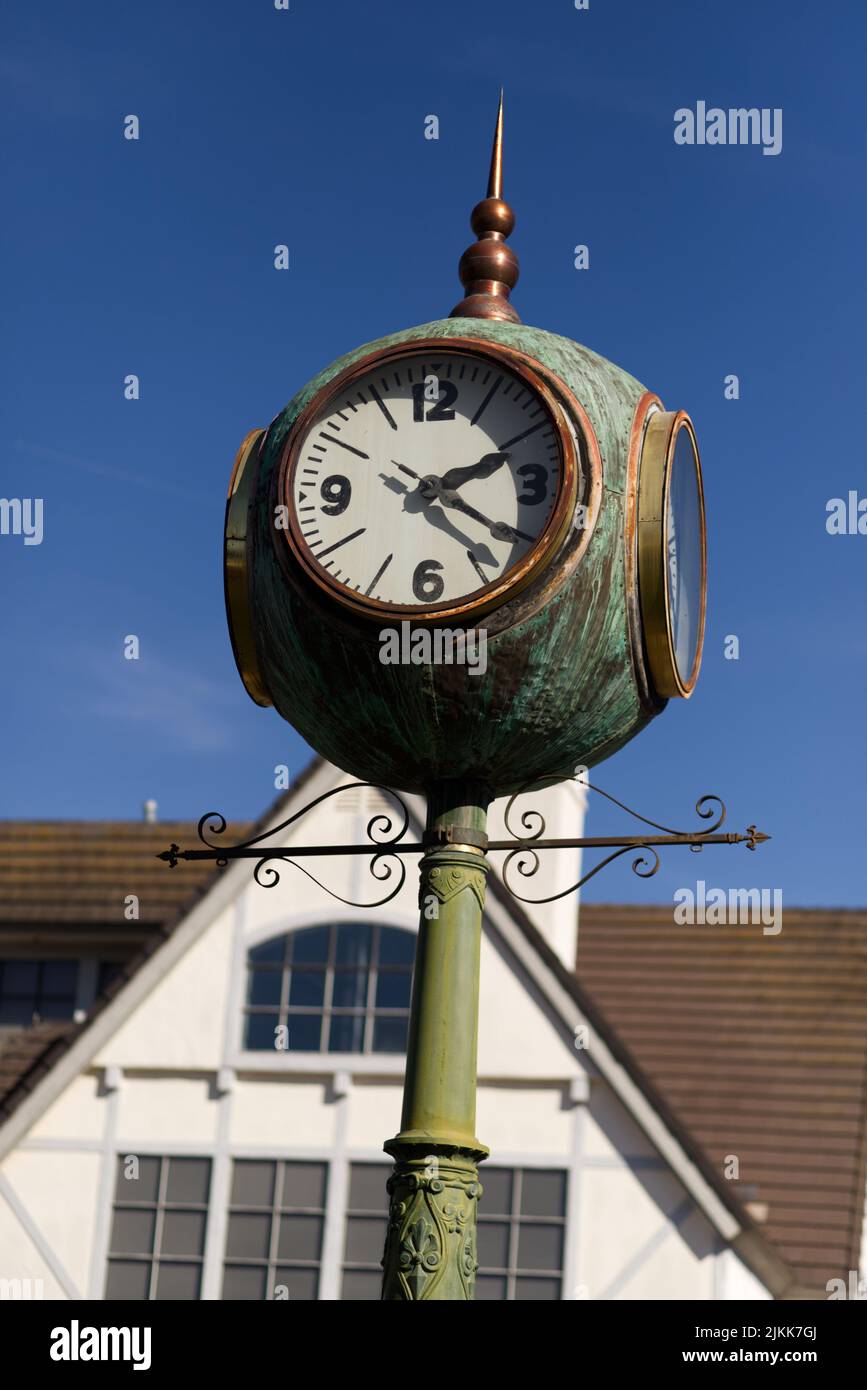 Clock old new hi-res stock photography and images - Alamy