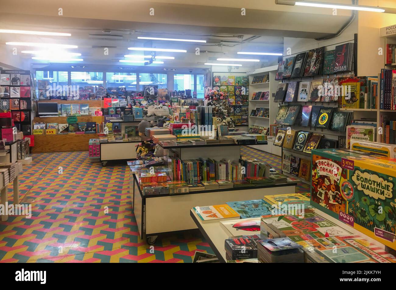 Children's books stack hi-res stock photography and images - Alamy