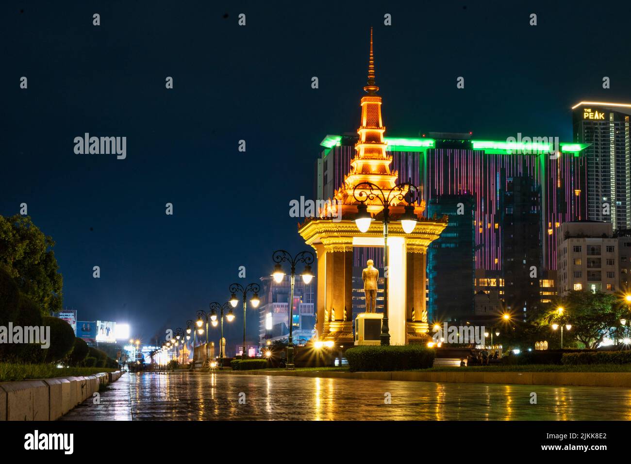 Statue norodom sihanouk in phnom hi-res stock photography and images ...