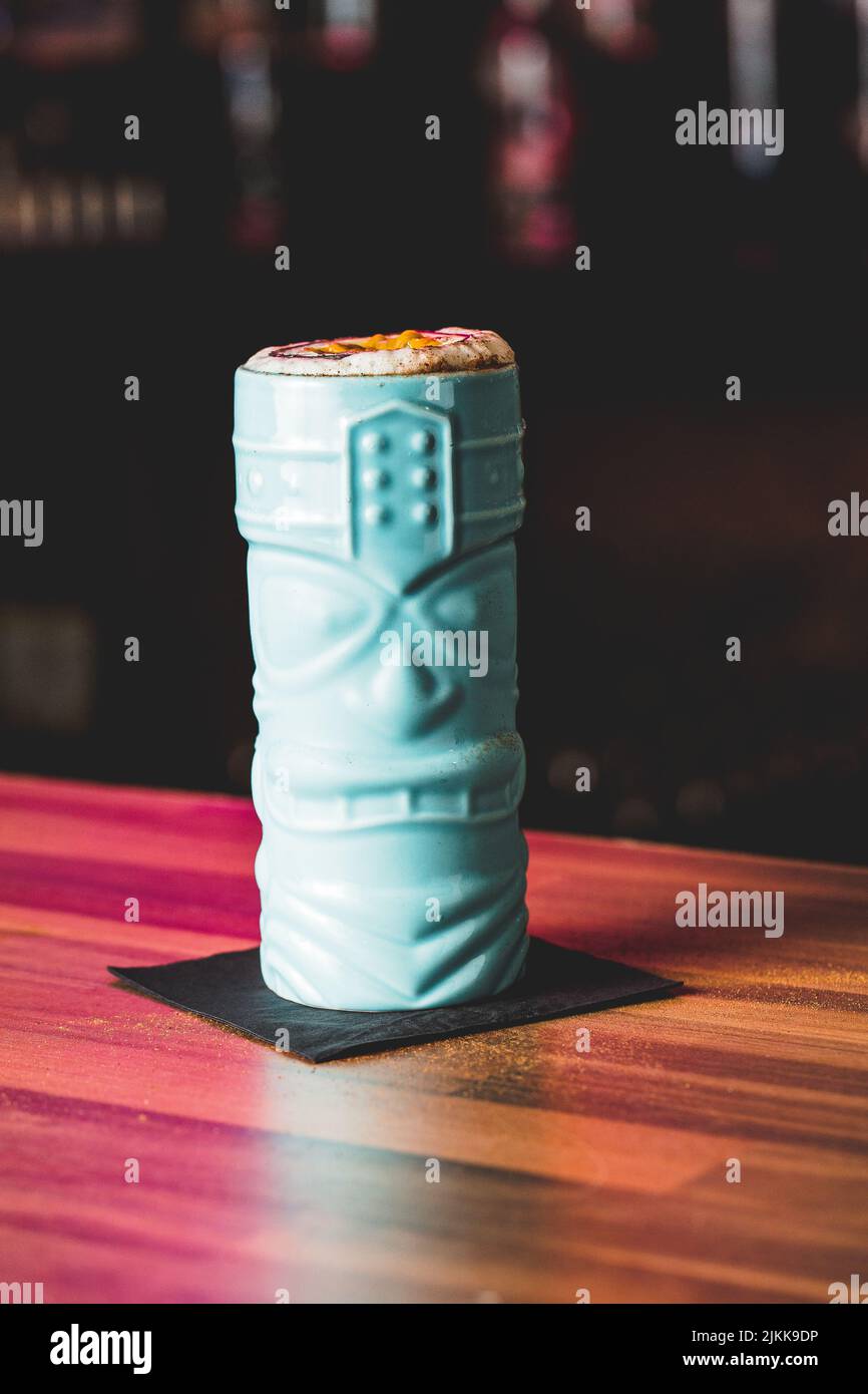 Cocktail bar background hi-res stock photography and images - Alamy