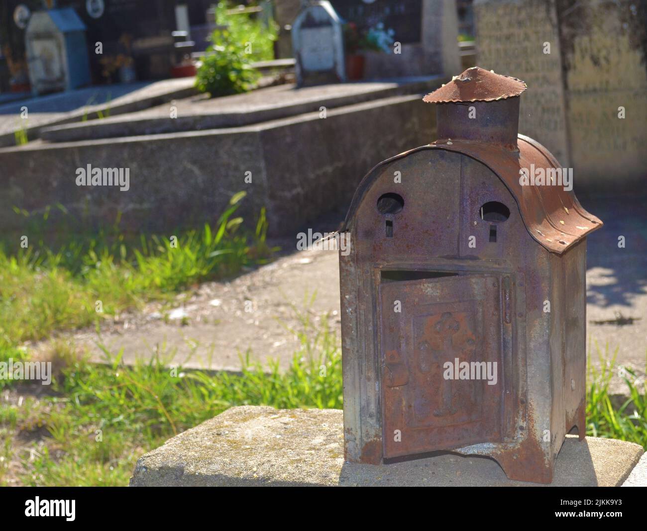 Grave candle holder hi-res stock photography and images - Alamy