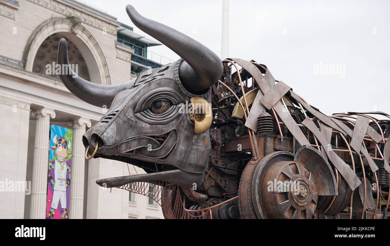 Birmingham commonwealth bull statue hi-res stock photography and images ...