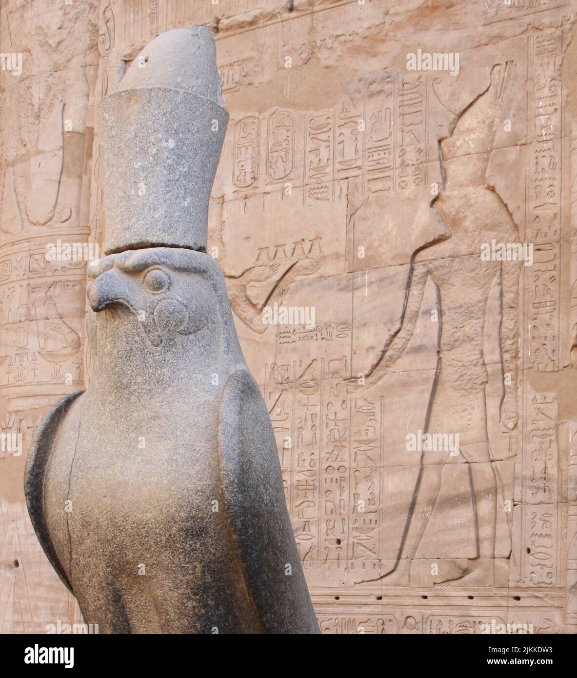 STATUE OF HORUS IN EGYPTIAN TEMPLE OF EDFU Stock Photo - Alamy