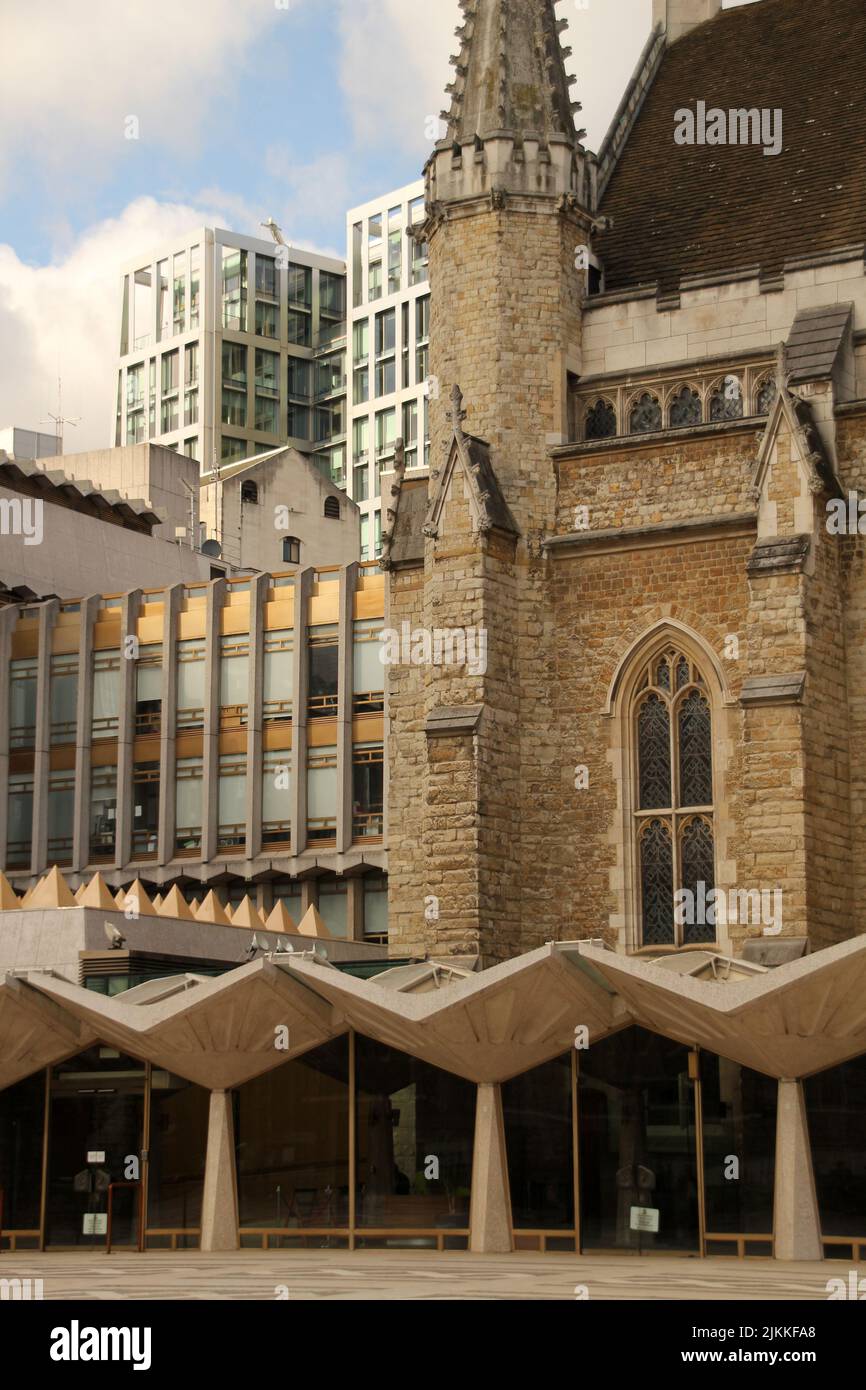 An exterior of classic building in London, England Stock Photo - Alamy