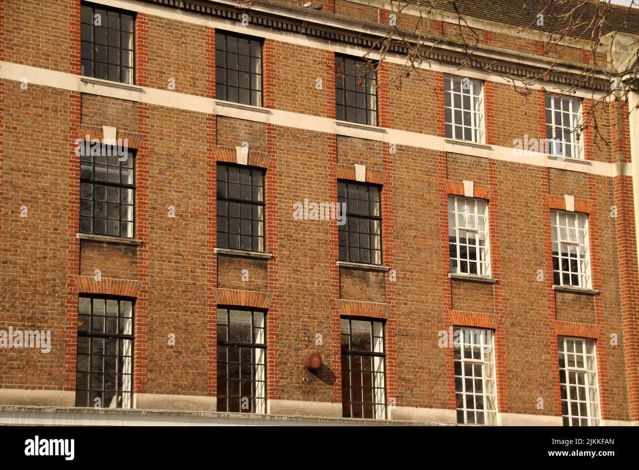 Exterior old building windows hi-res stock photography and images - Alamy