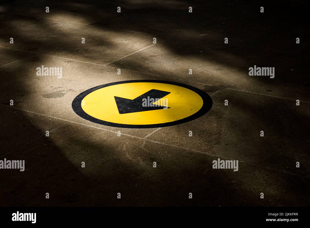 Direction on floor arrow hi-res stock photography and images - Alamy