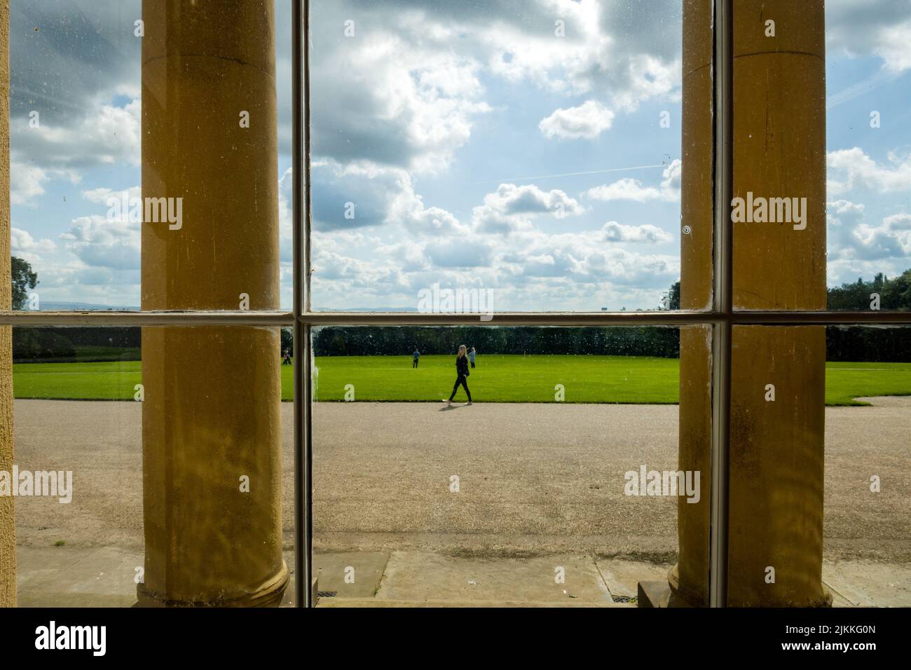 Lawn pillars hi-res stock photography and images - Alamy