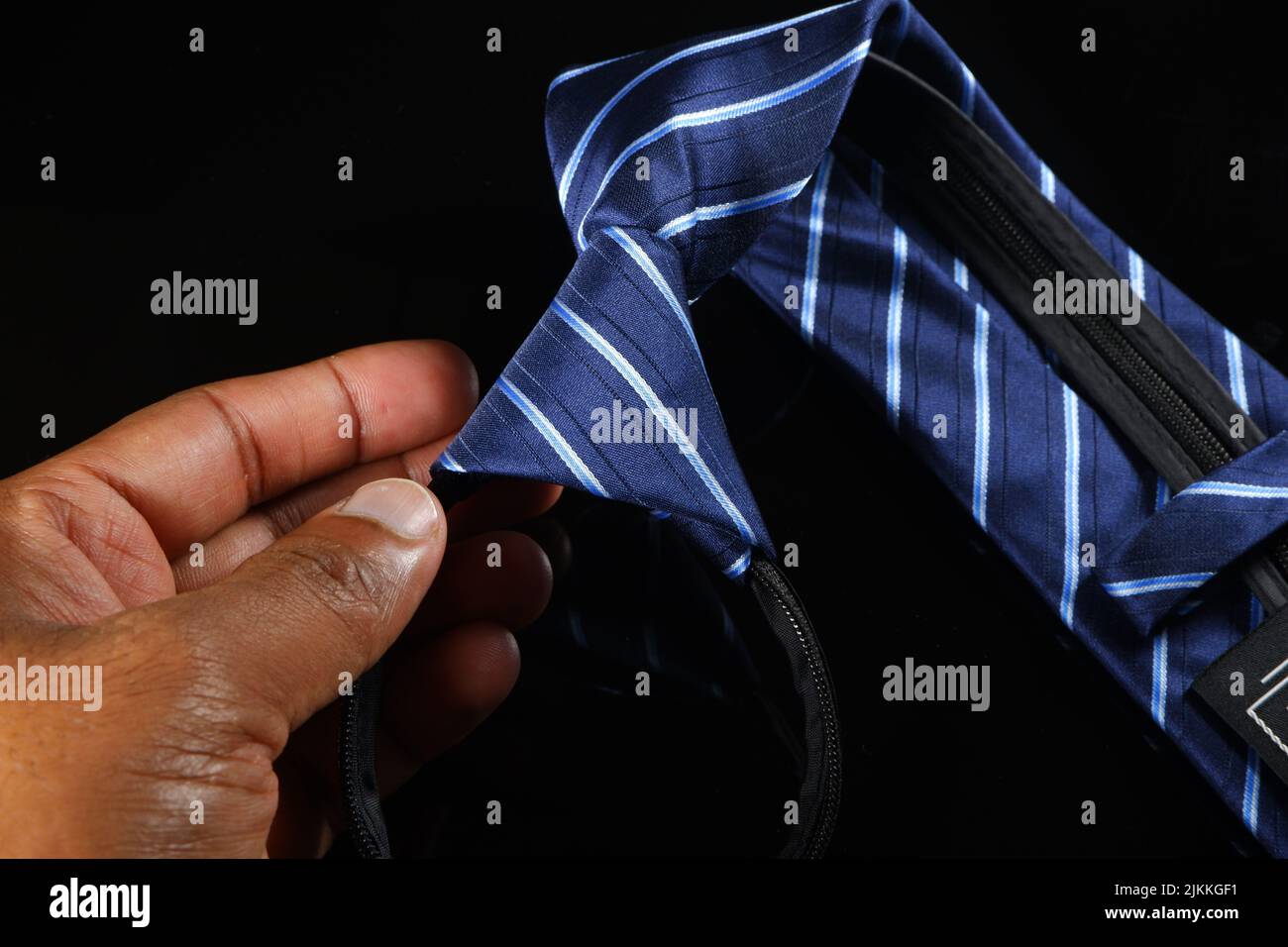 Hand holding on tie hi-res stock photography and images - Alamy
