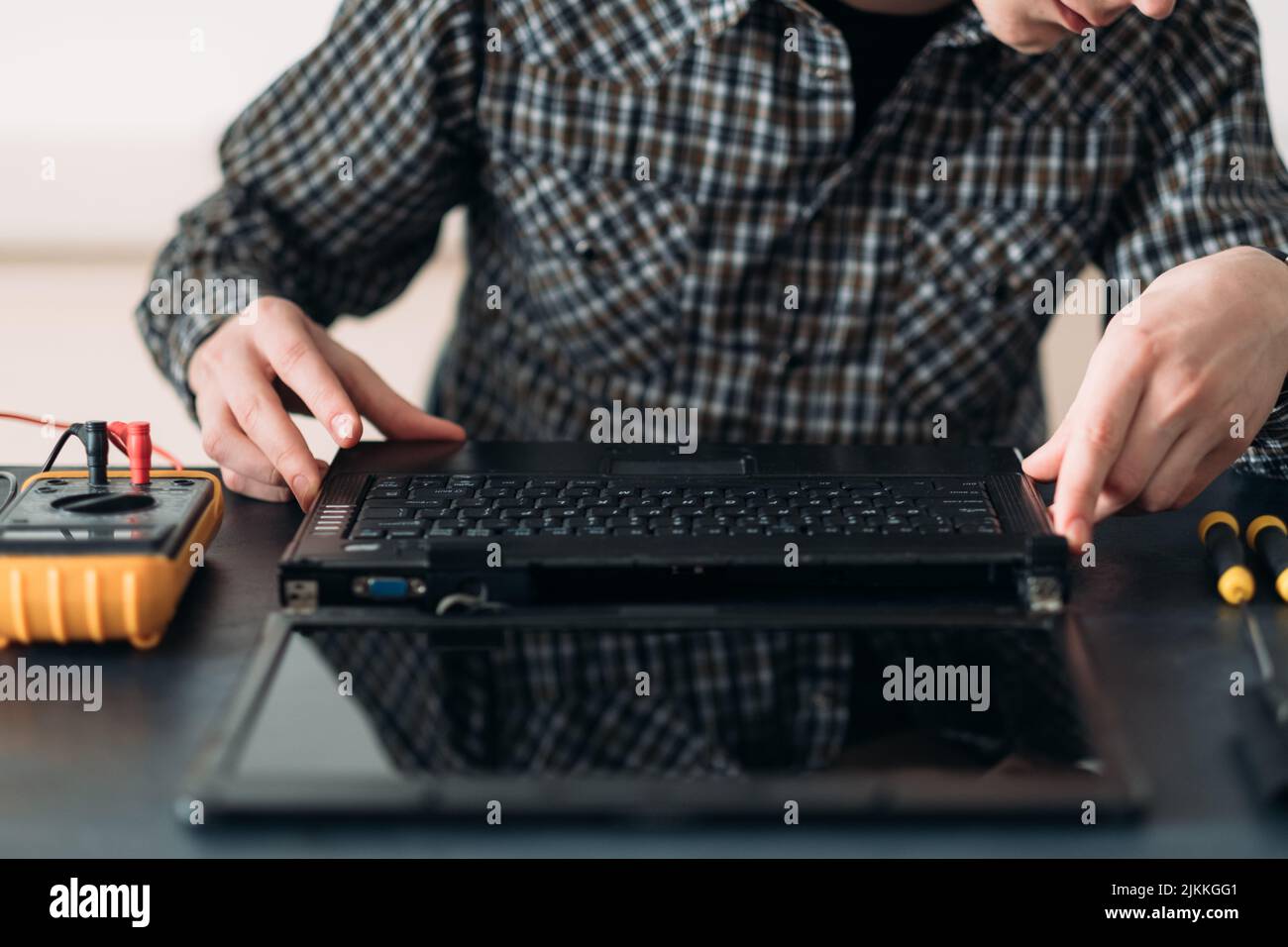 microelectronics computer repair shop laptop Stock Photo - Alamy