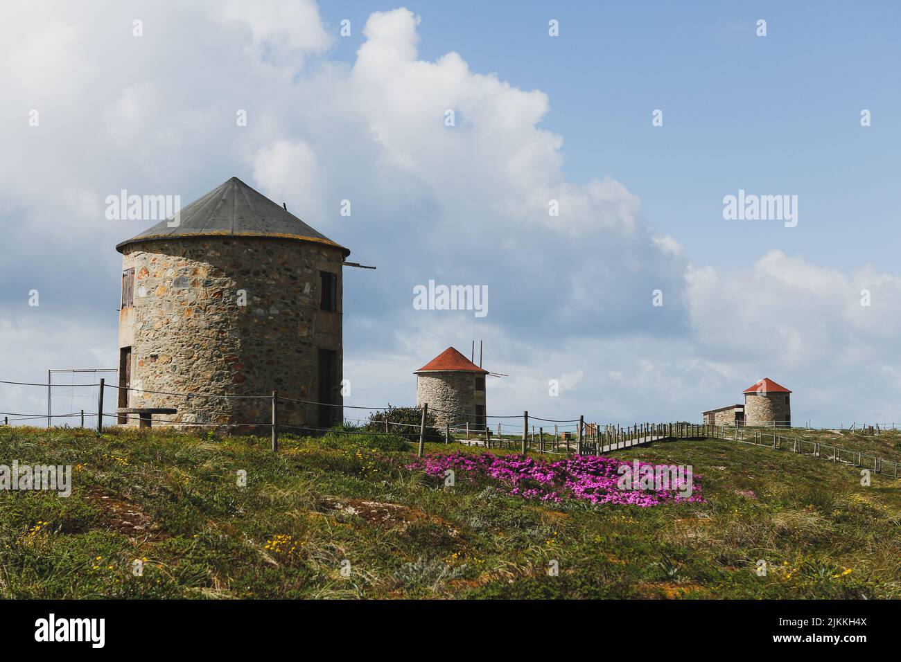 Round buildings hi-res stock photography and images - Alamy