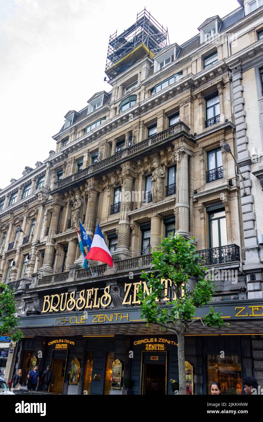 The historical flemish building with a flag in downtown Brussels ...