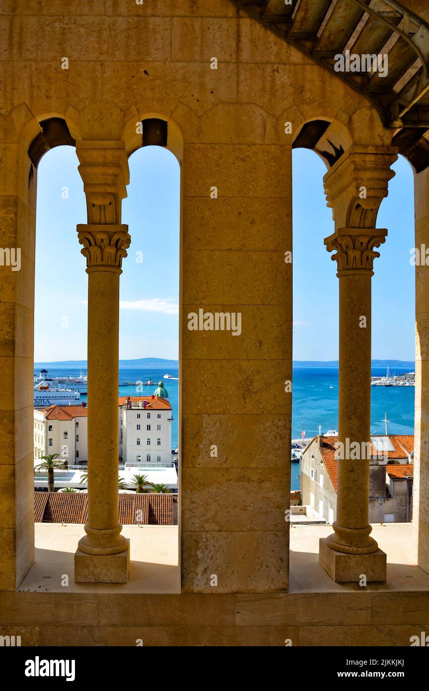 Beautiful columns hi-res stock photography and images - Alamy