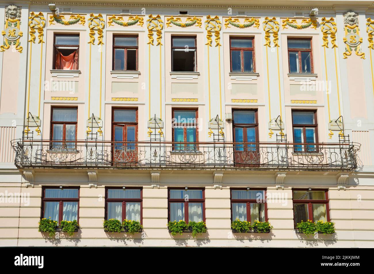 Noble building hi-res stock photography and images - Alamy