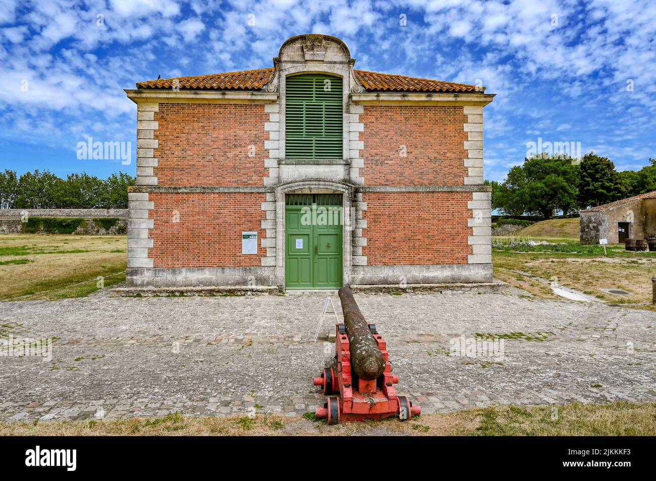 The warehouse La Halle aux Vivre sis 64 meters long and 14 meters wide ...