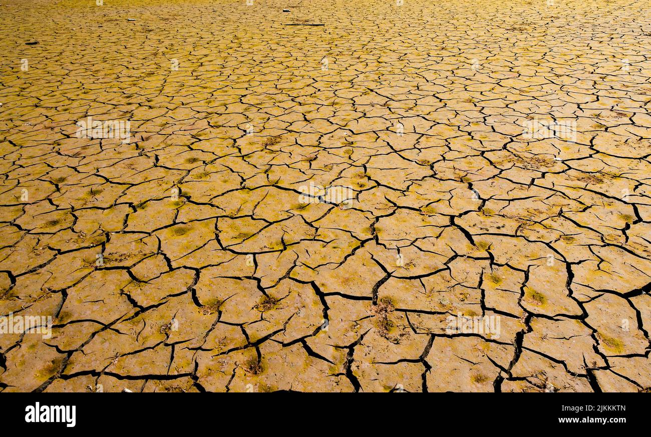 Cracked earth due drought hi-res stock photography and images - Alamy
