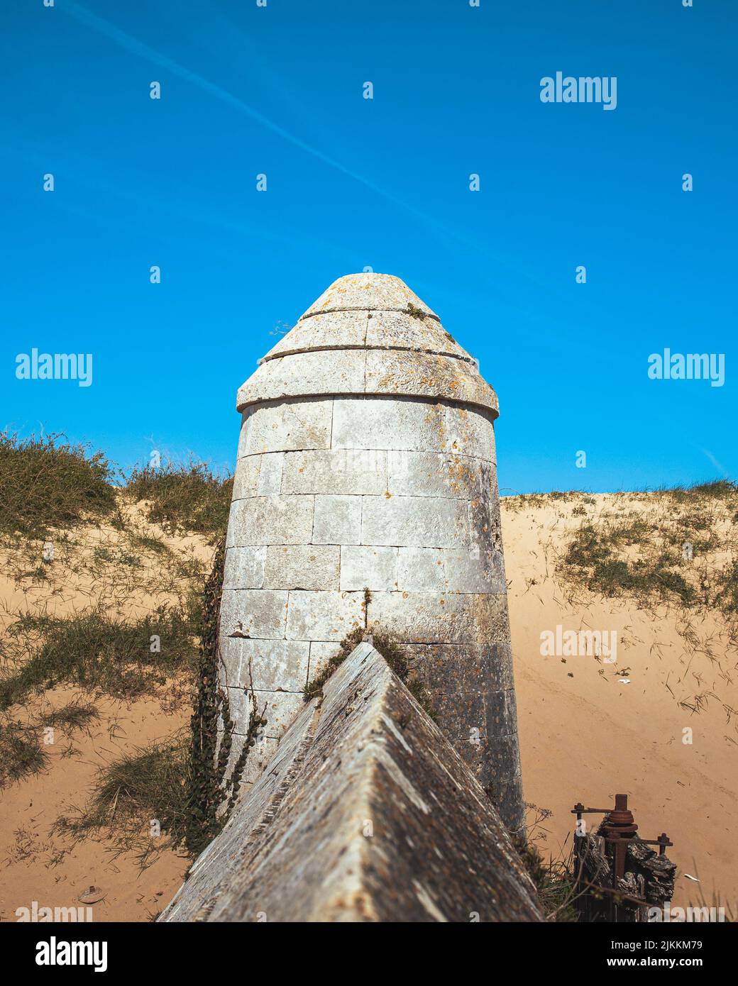 Plage des sables jaunes hi-res stock photography and images - Alamy