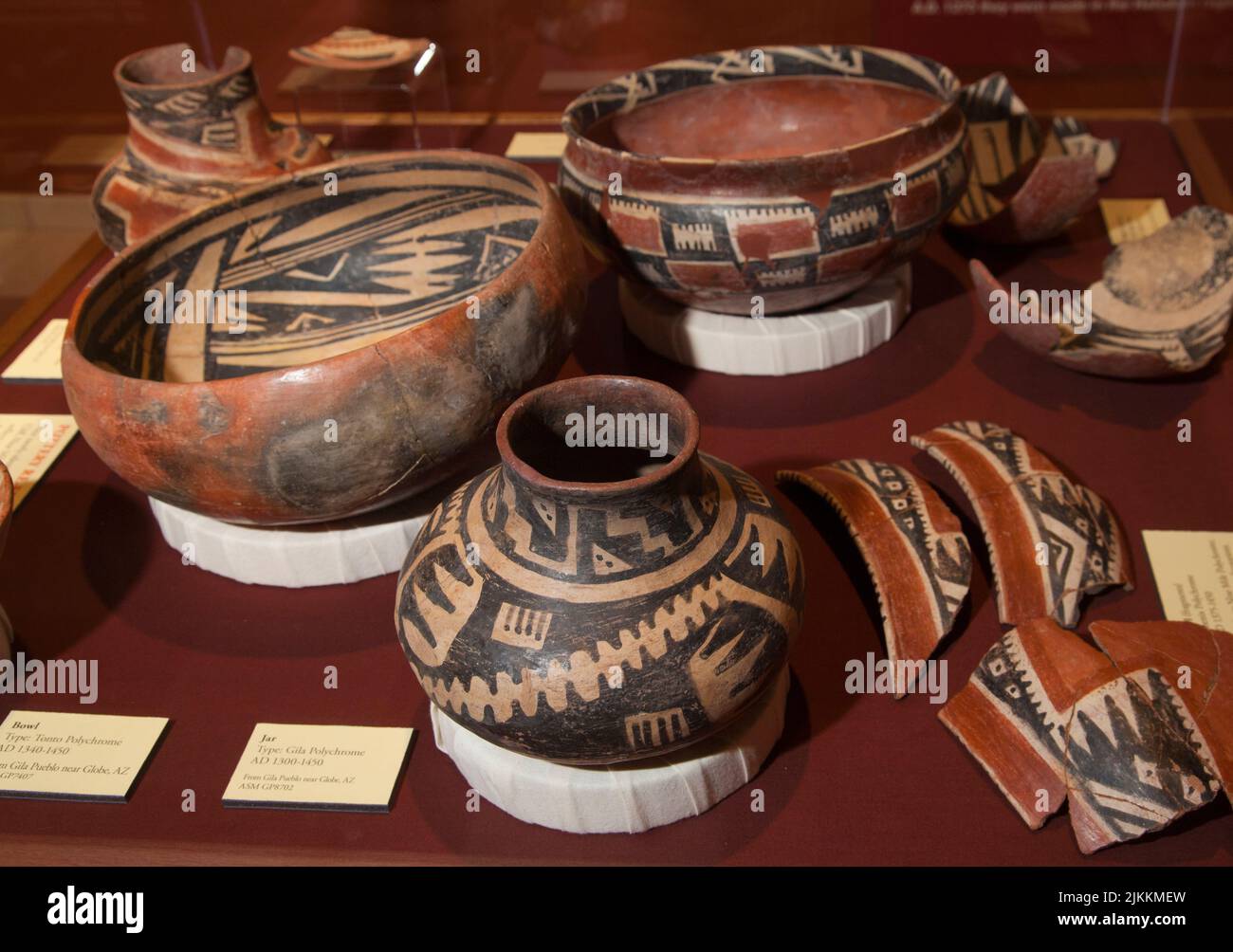Pueblo pottery designs hi-res stock photography and images - Alamy