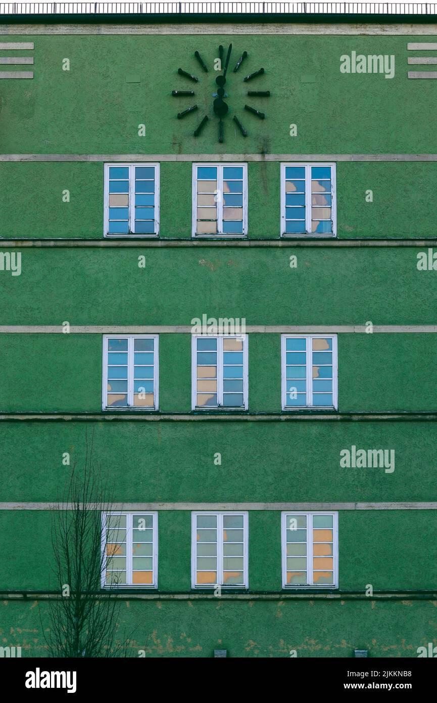 Clock in the wall facade hi-res stock photography and images - Alamy