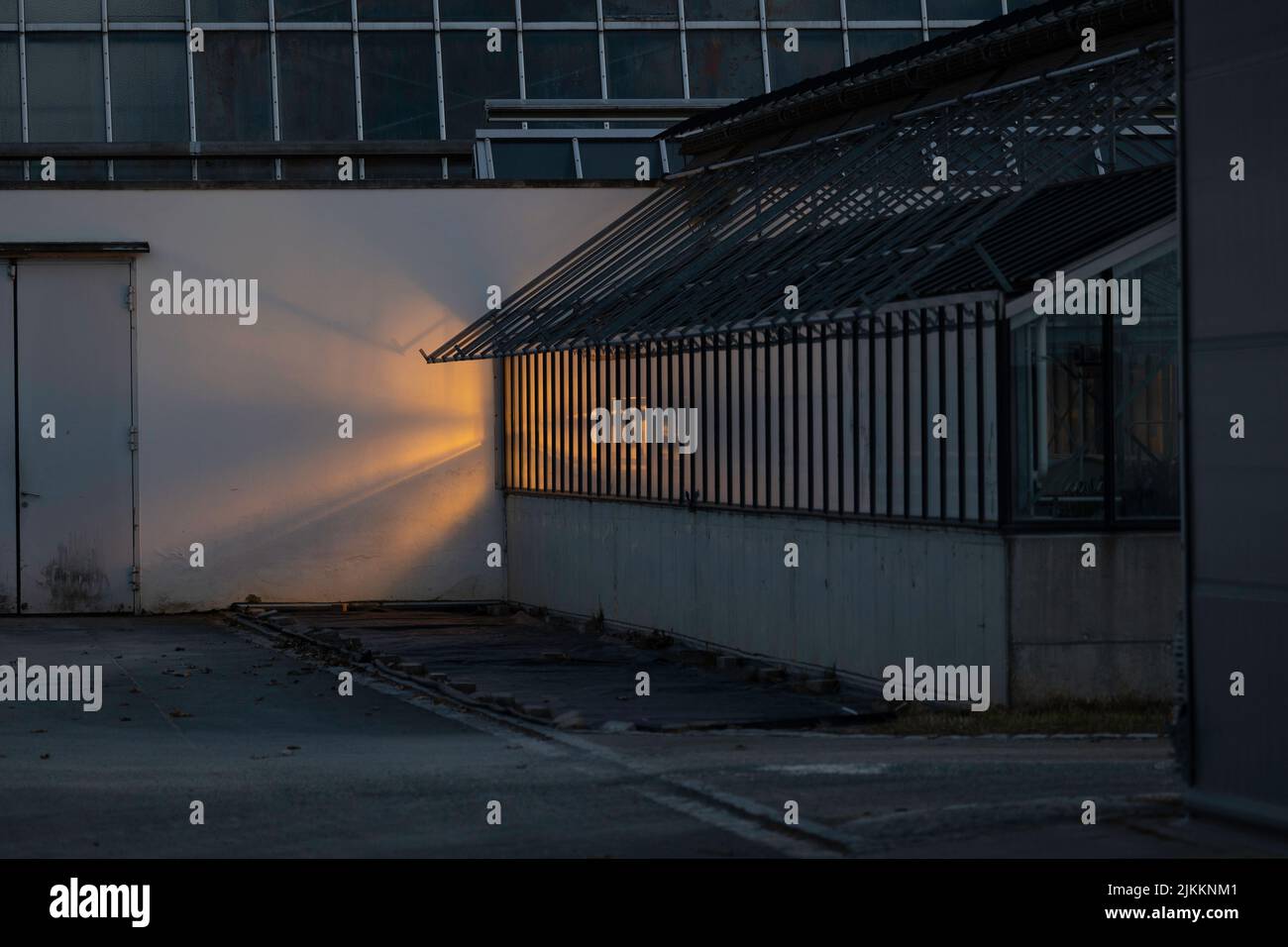 Sunset shining on wall hi-res stock photography and images - Alamy