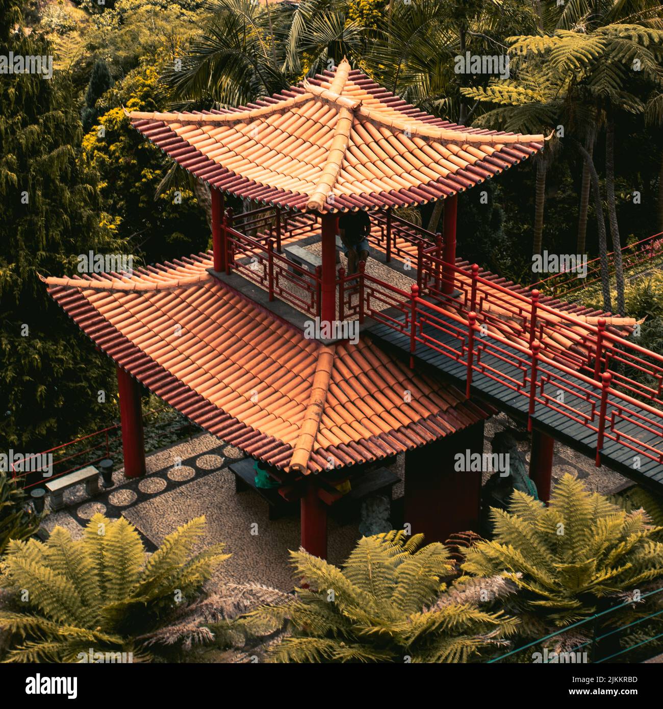 Chinese red bridge hi-res stock photography and images - Alamy