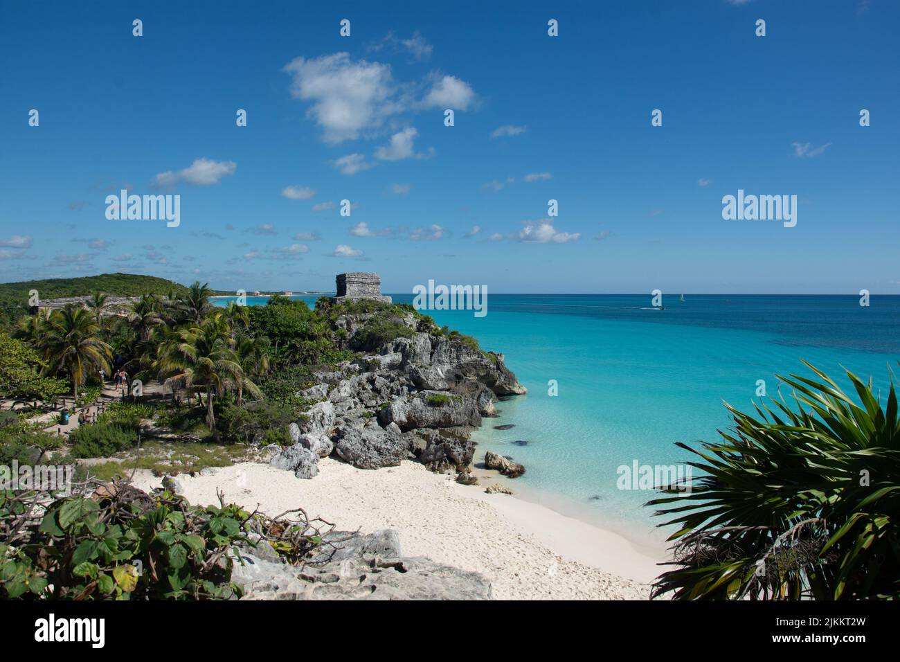Turquoise Caribbean ocean by Tulum ruins in Quintana Roo, Mexico ...