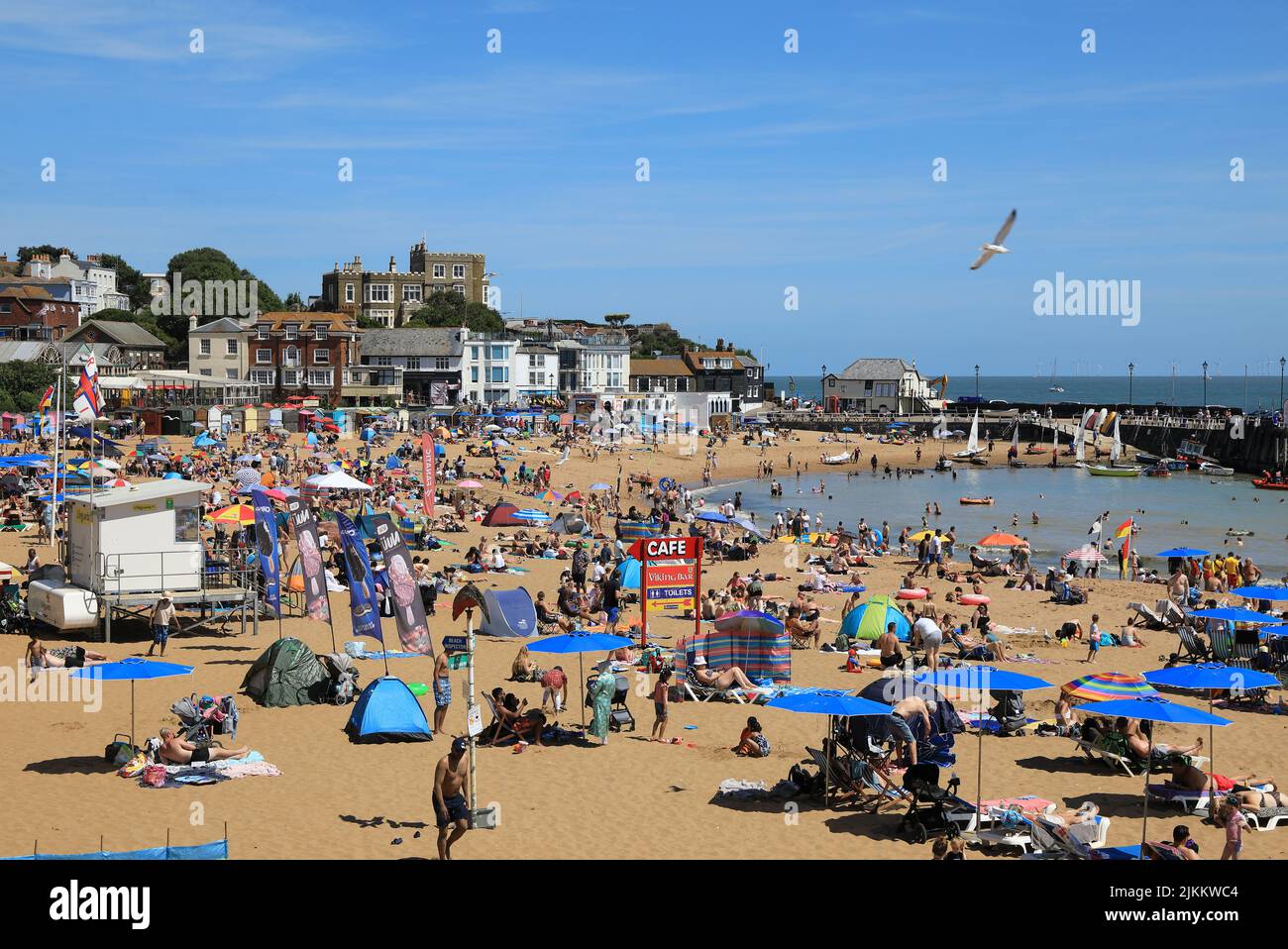 Lovely Viking Bay beach at Broadstairs on the Isle of Thanet, in Kent ...